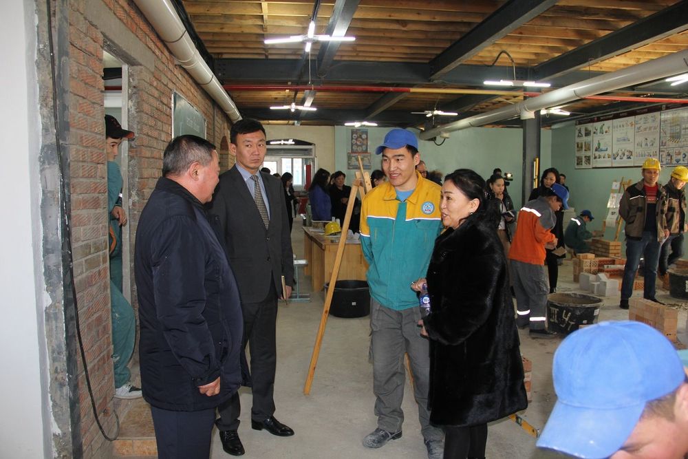 Барилга, хот байгуулалтын сайд Х.Баделхан “Барилгын политехник коллеж ...